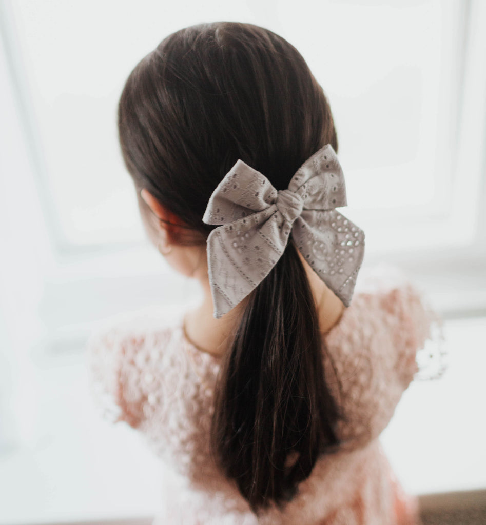 Eyelet Bow, Dove Gray – LuluLuvs